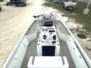 2021 20' LOWE 20 BAY - Premier Boating Centers