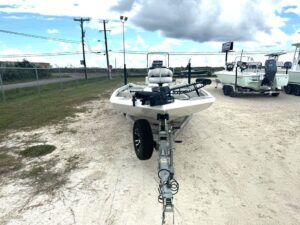2021 20' LOWE 20 BAY - Premier Boating Centers