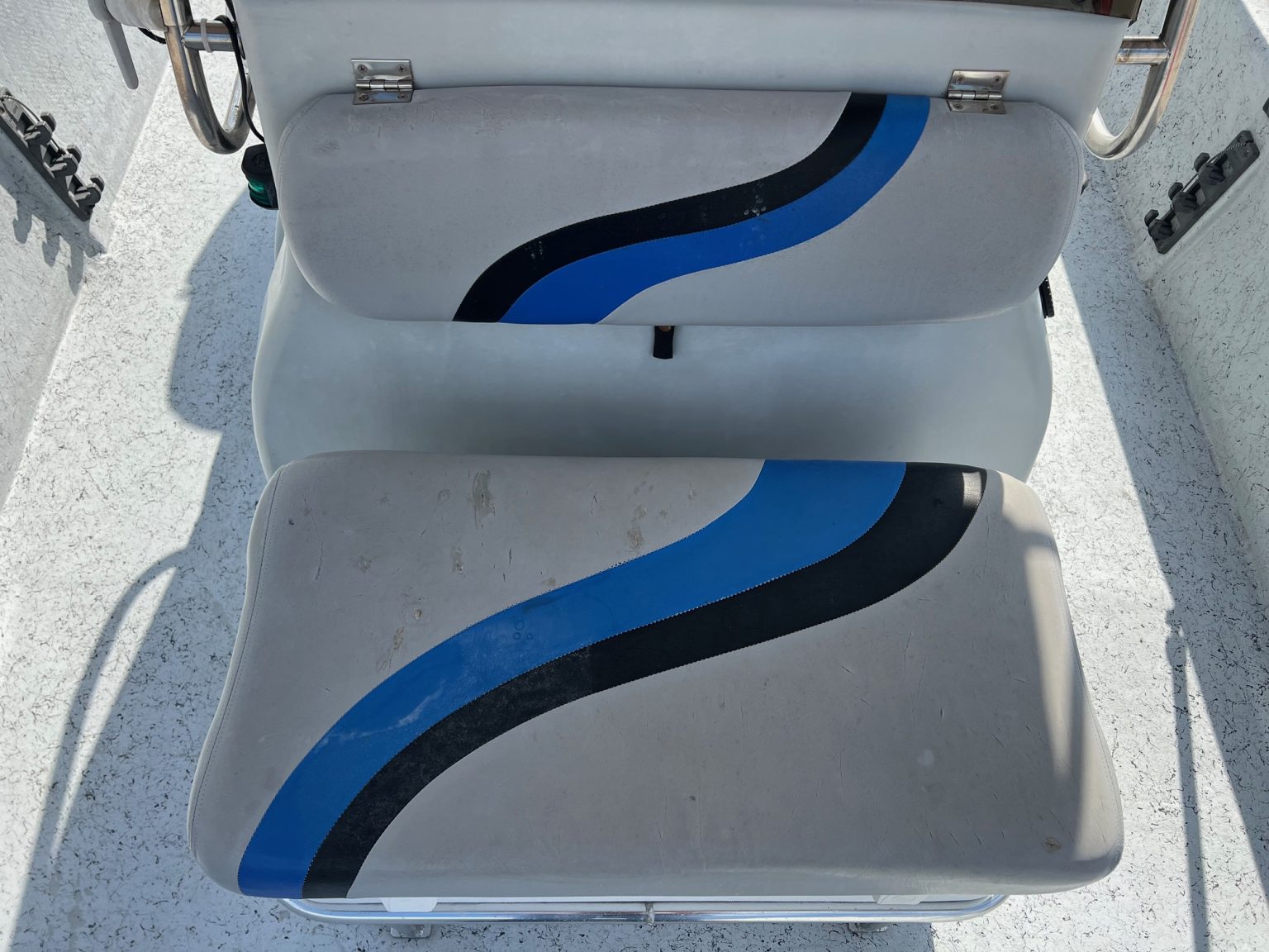 1998 22' BLUE WAVE 220 SUPER T - Premier Boating Centers