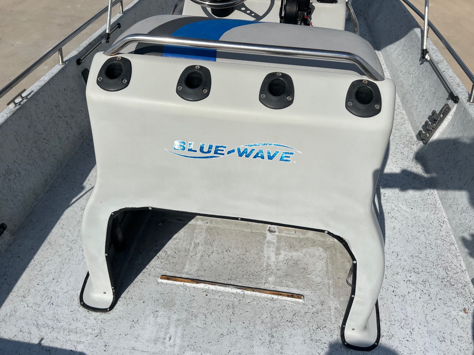 1998 22' BLUE WAVE 220 SUPER T - Premier Boating Centers