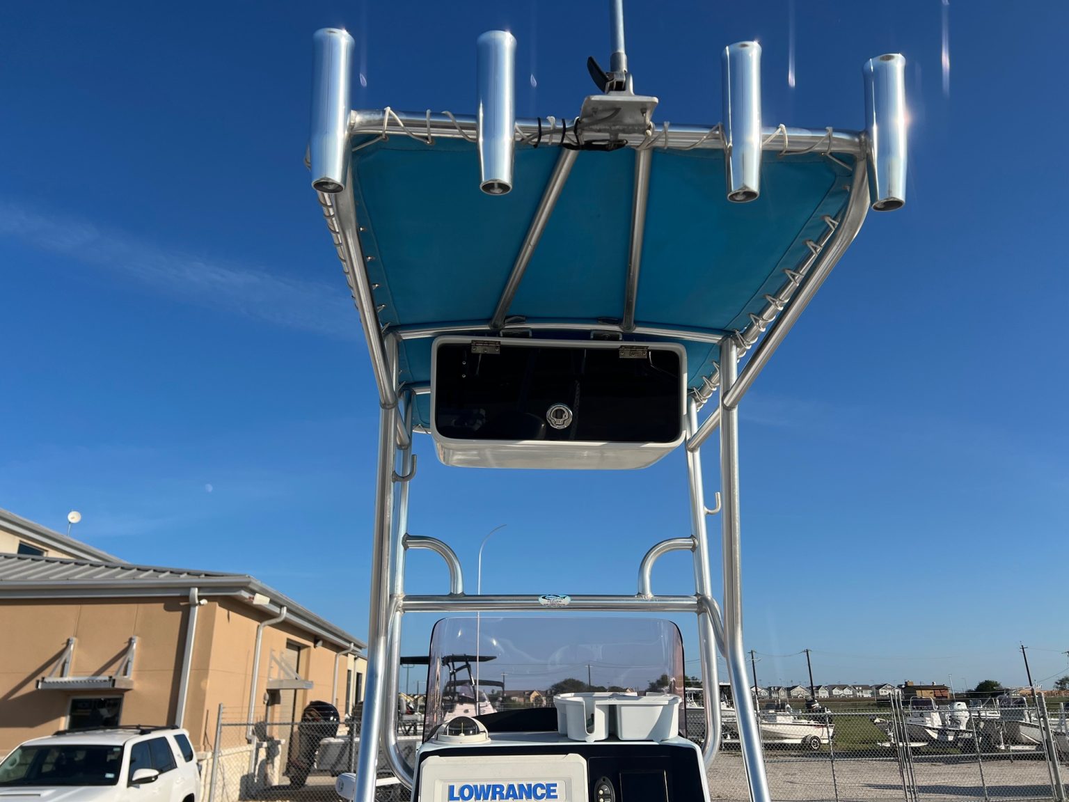 2019 24' BLUE WAVE 2400 PURE BAY - Premier Boating Centers