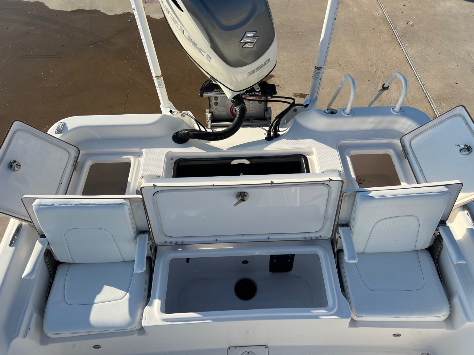 2019 24' BLUE WAVE 2400 PURE BAY - Premier Boating Centers