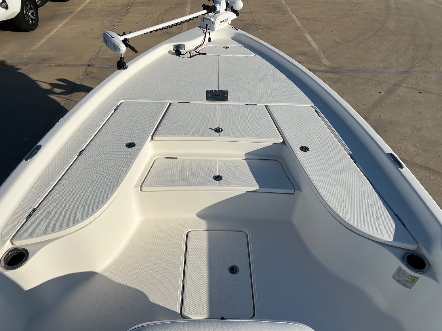 2019 24' BLUE WAVE 2400 PURE BAY - Premier Boating Centers