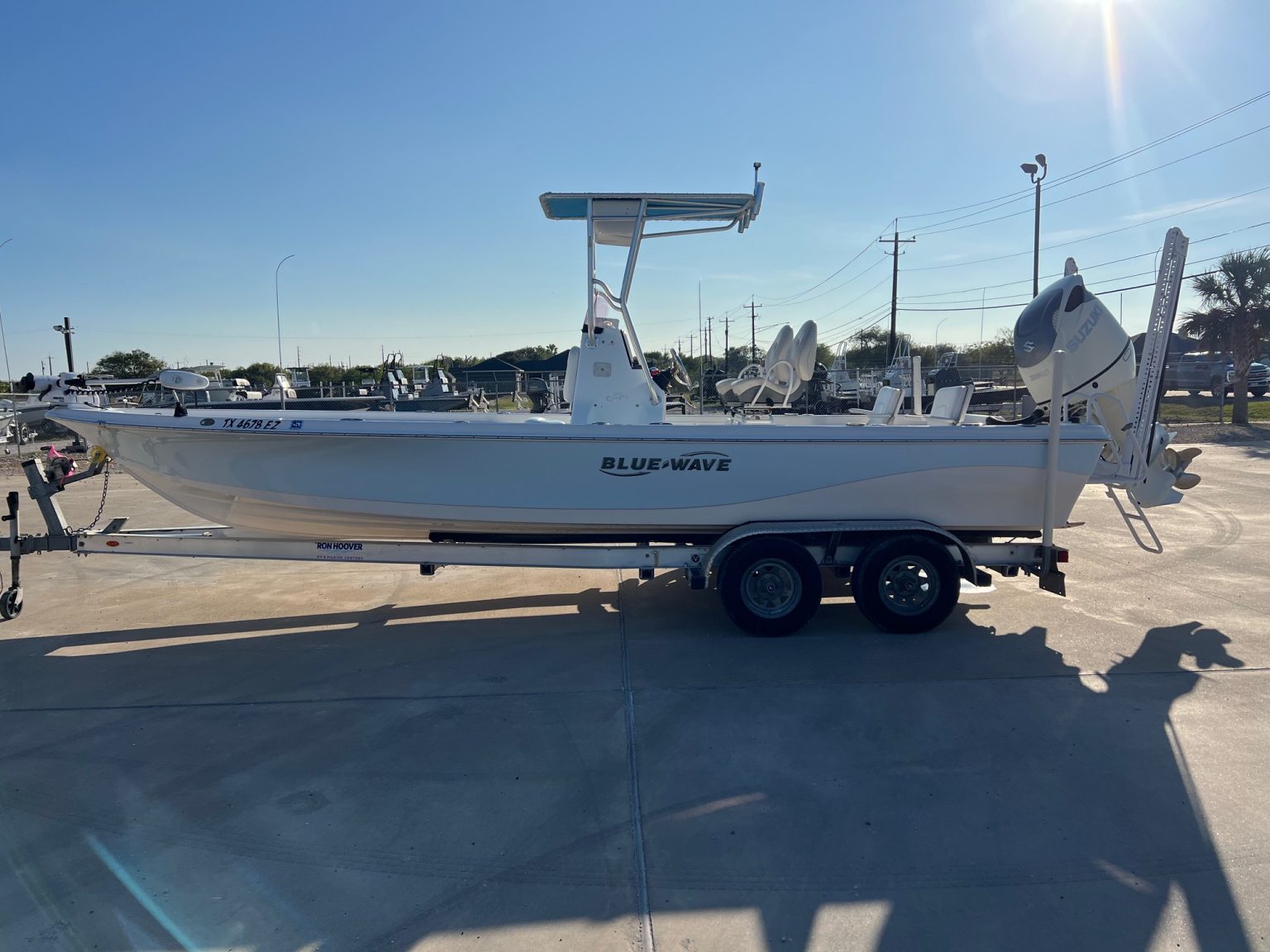 2019 24' BLUE WAVE 2400 PURE BAY - Premier Boating Centers