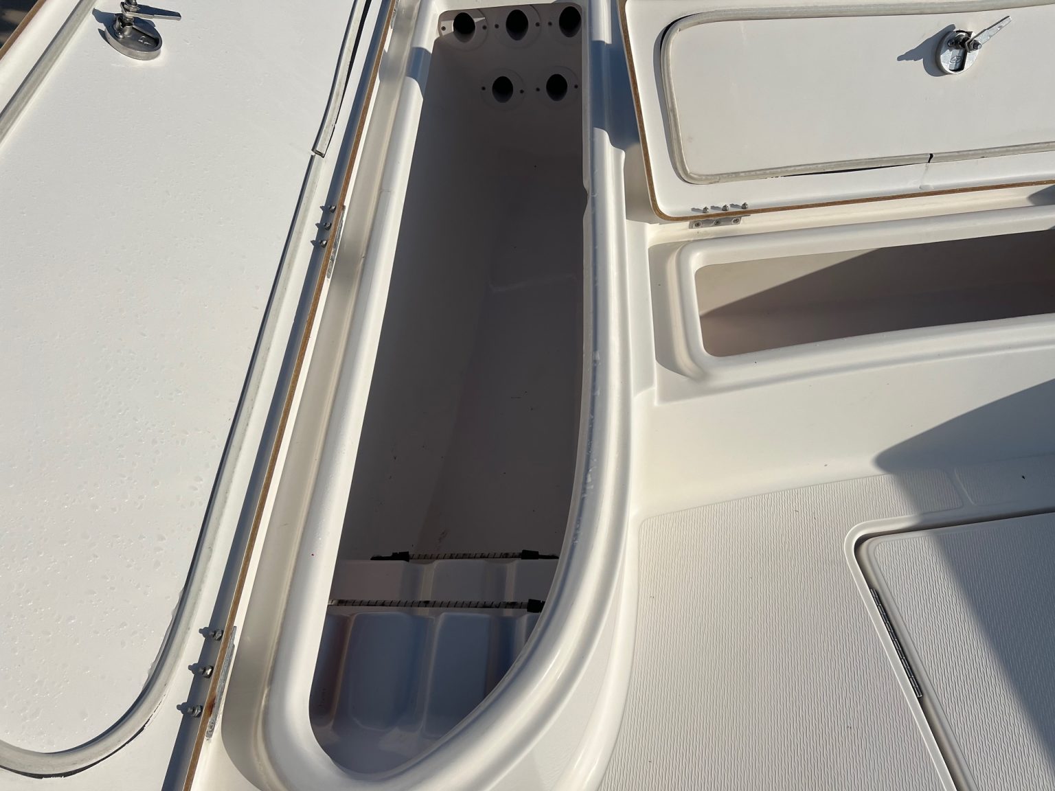 2019 24' BLUE WAVE 2400 PURE BAY - Premier Boating Centers