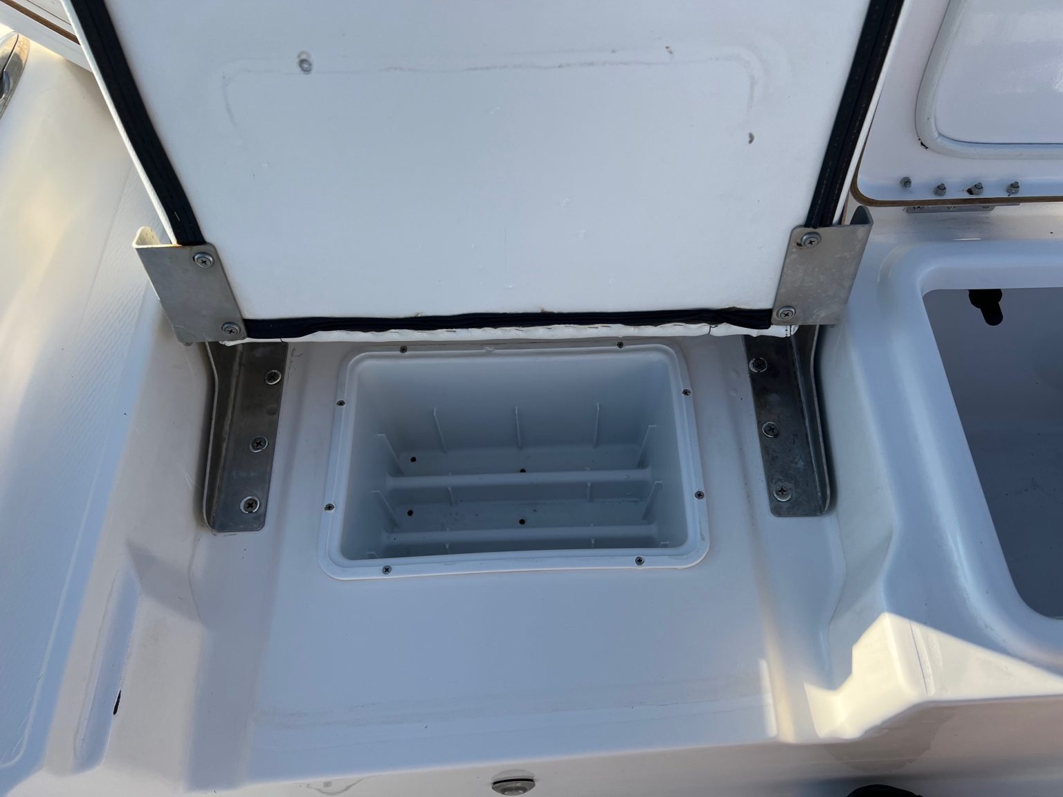 2019 24' BLUE WAVE 2400 PURE BAY - Premier Boating Centers