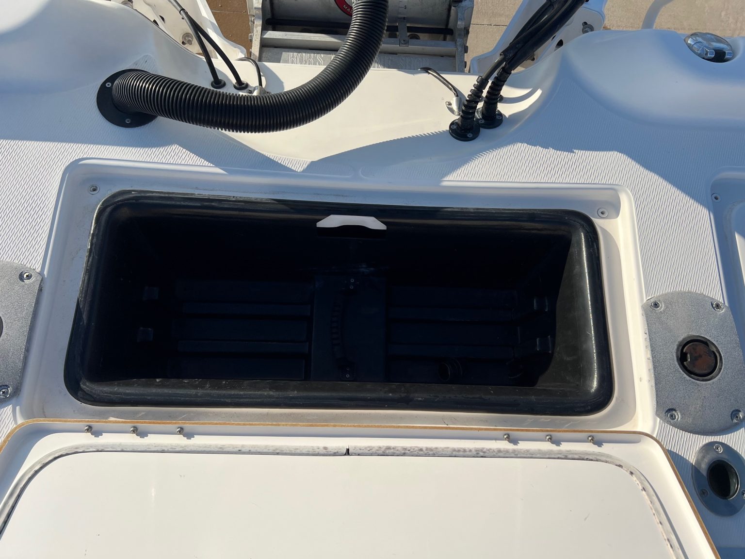 2019 24' BLUE WAVE 2400 PURE BAY - Premier Boating Centers