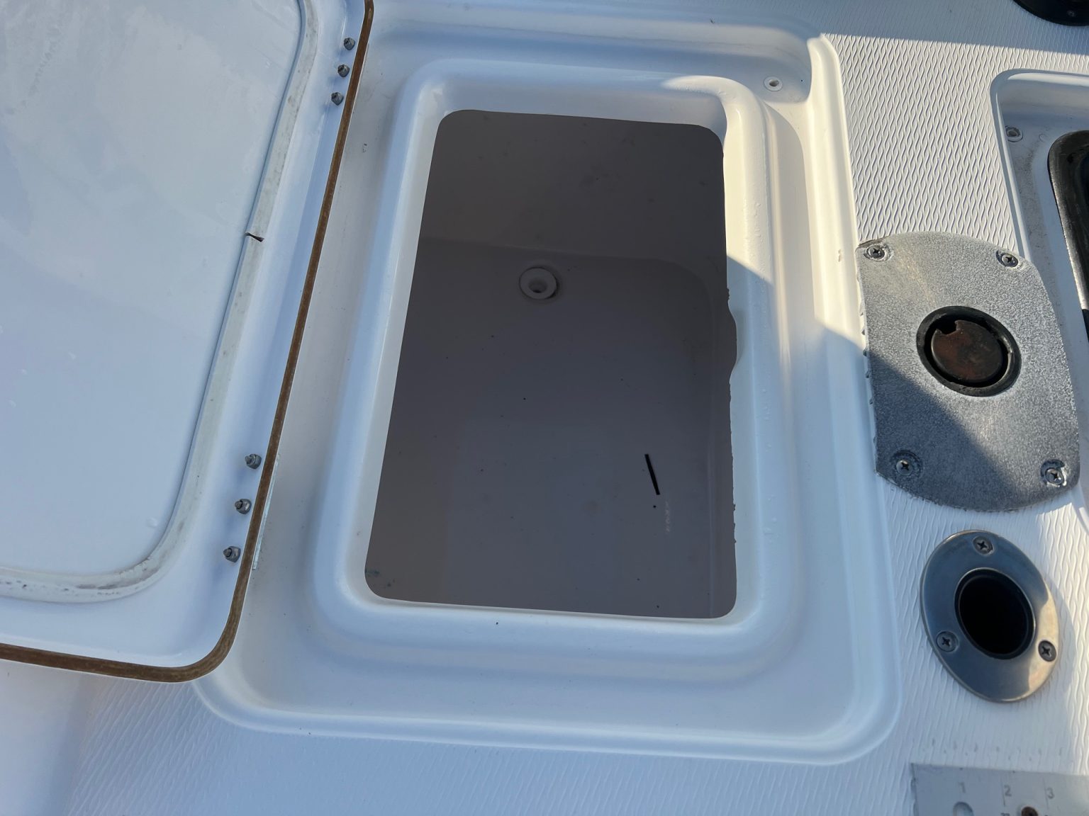 2019 24' BLUE WAVE 2400 PURE BAY - Premier Boating Centers