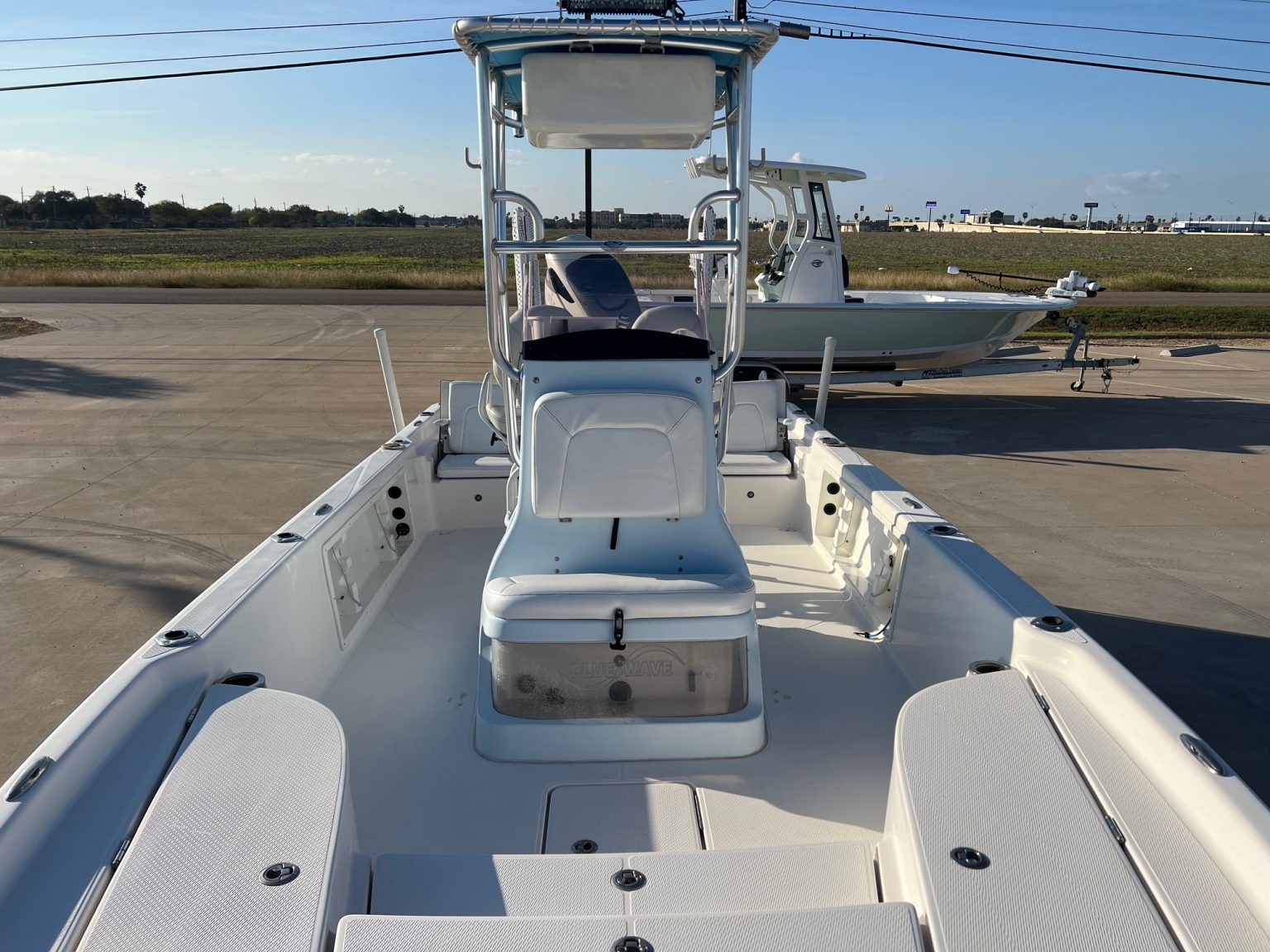 2019 24' BLUE WAVE 2400 PURE BAY - Premier Boating Centers