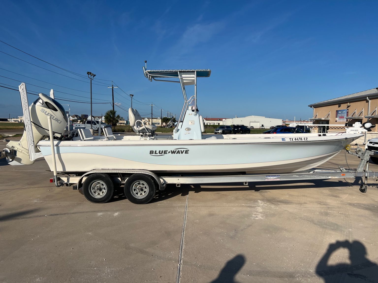 2019 24' BLUE WAVE 2400 PURE BAY - Premier Boating Centers