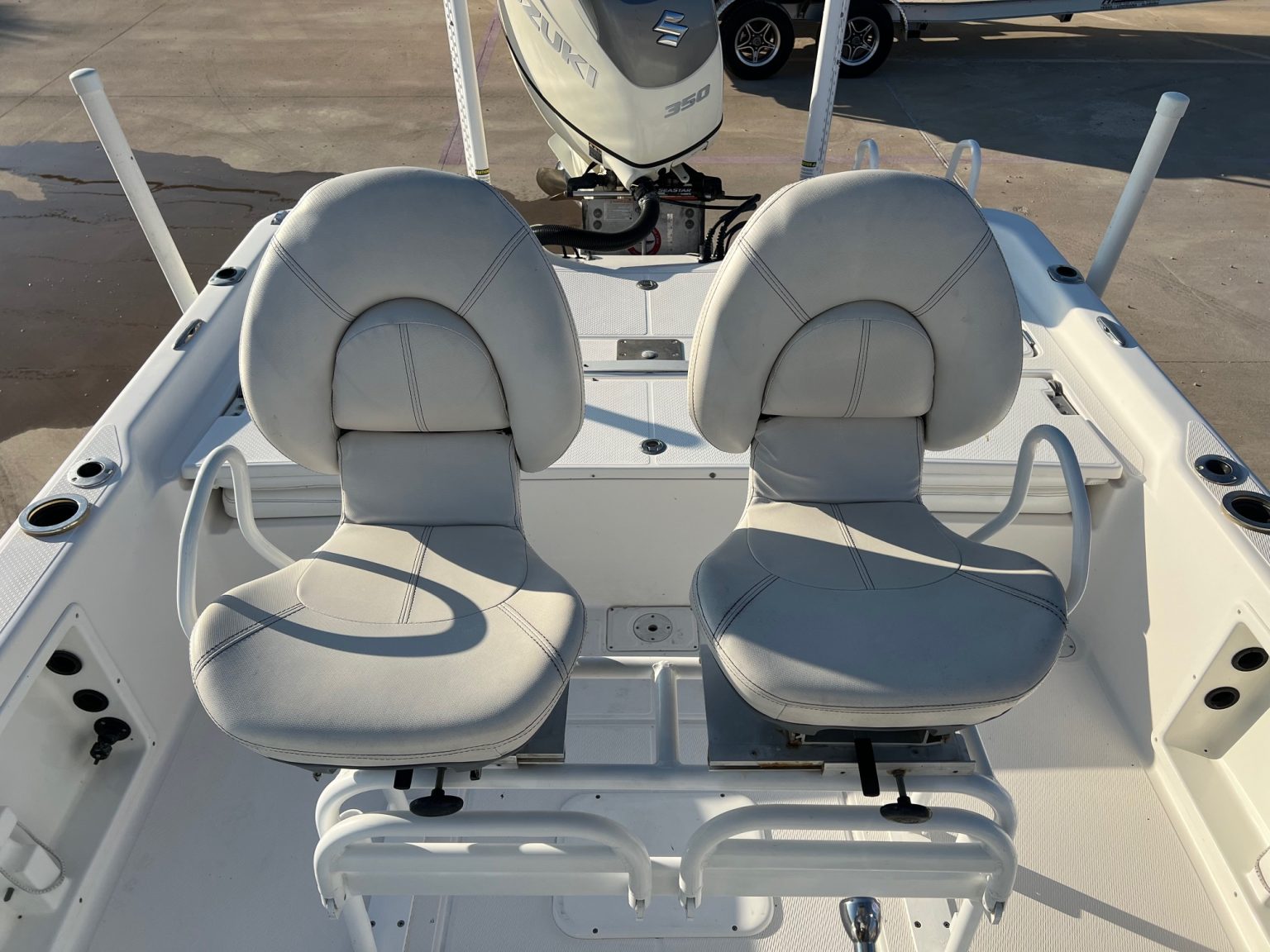 2019 24' BLUE WAVE 2400 PURE BAY - Premier Boating Centers