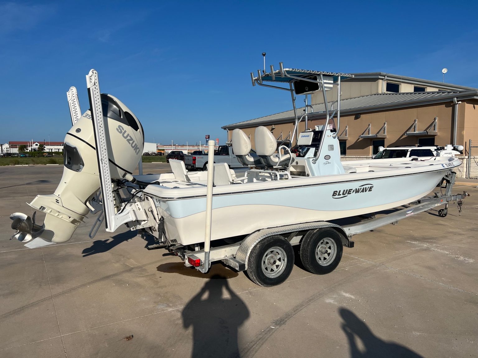 2019 24' BLUE WAVE 2400 PURE BAY - Premier Boating Centers