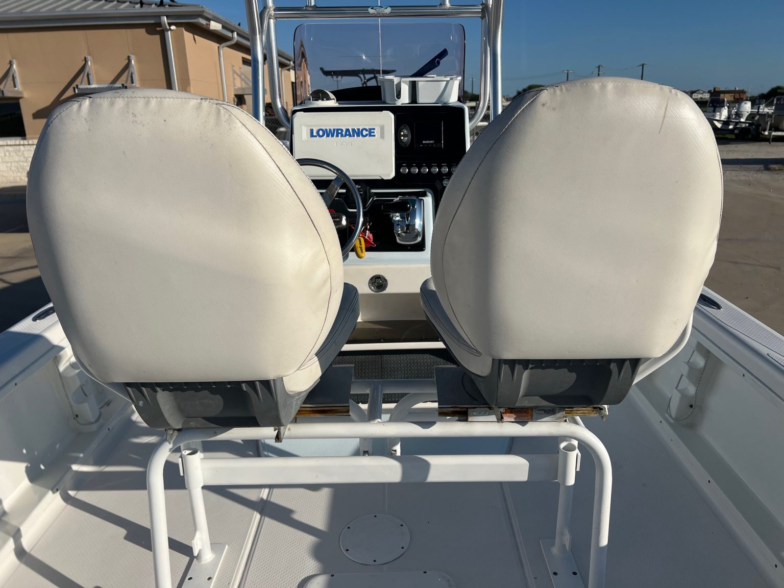 2019 24' BLUE WAVE 2400 PURE BAY - Premier Boating Centers
