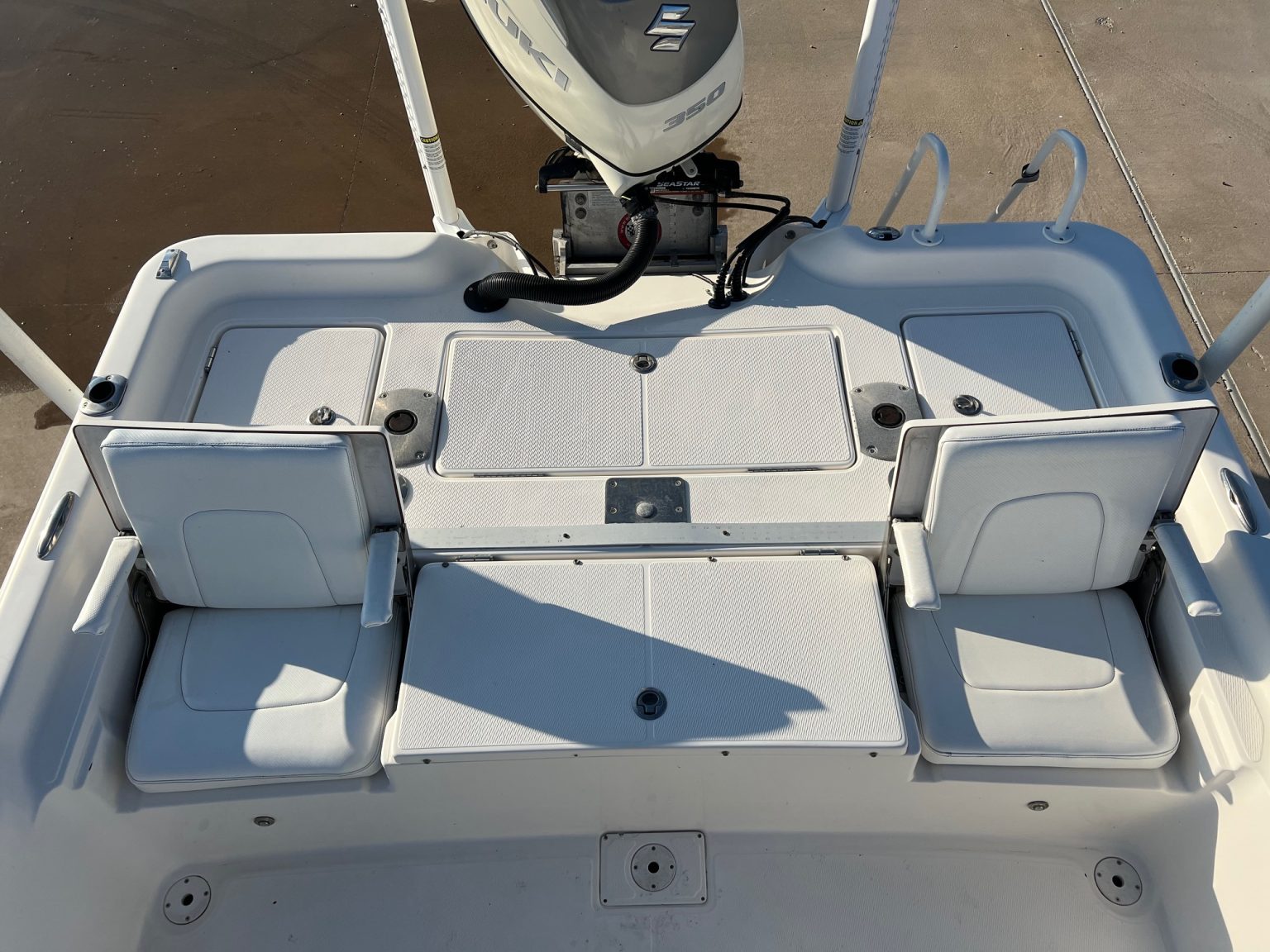 2019 24' BLUE WAVE 2400 PURE BAY - Premier Boating Centers