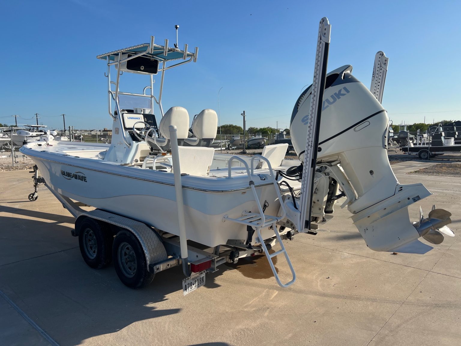 2019 24' BLUE WAVE 2400 PURE BAY - Premier Boating Centers