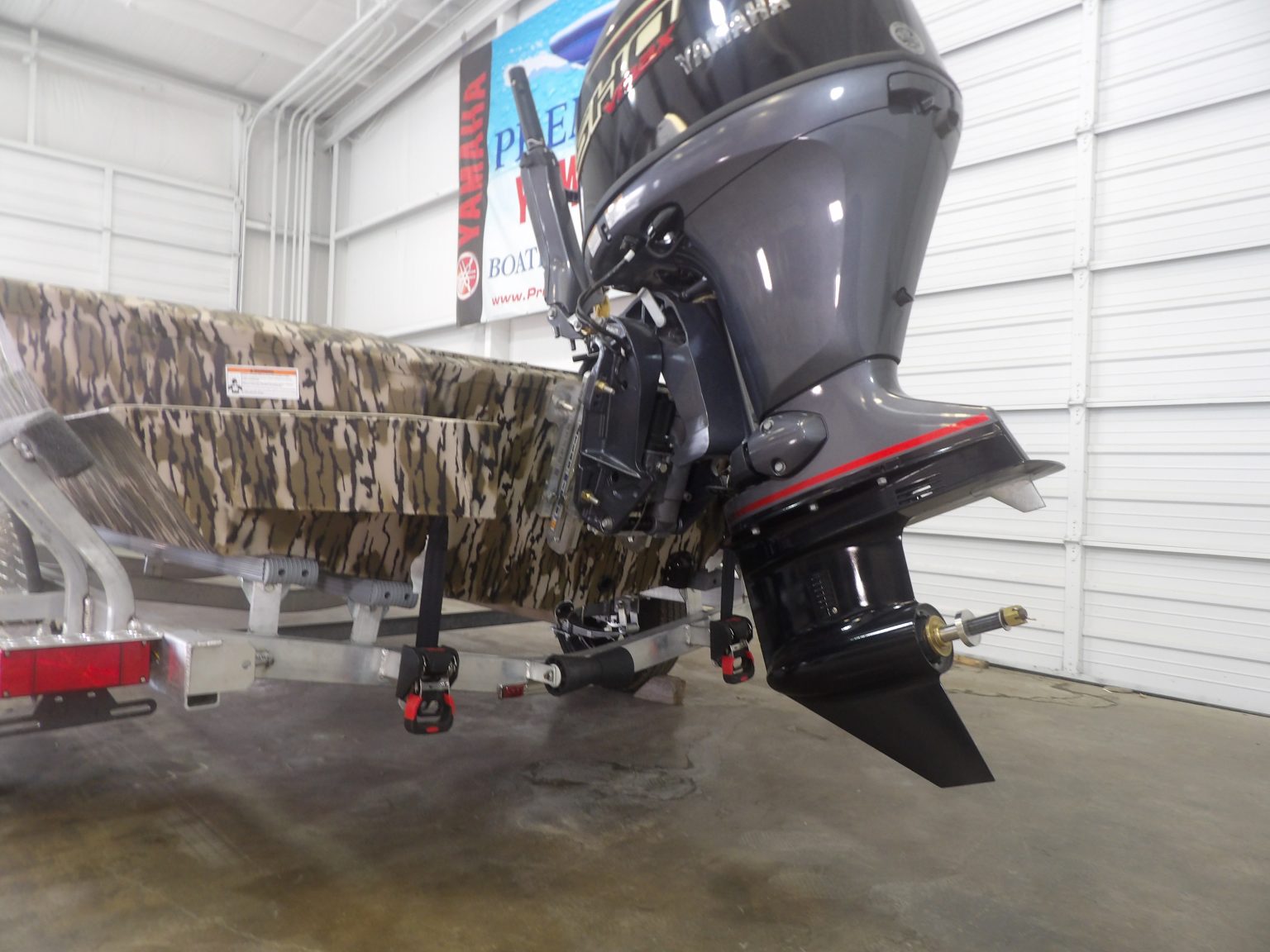 2025 18' AVID 18 COMMANDER - Premier Boating Centers