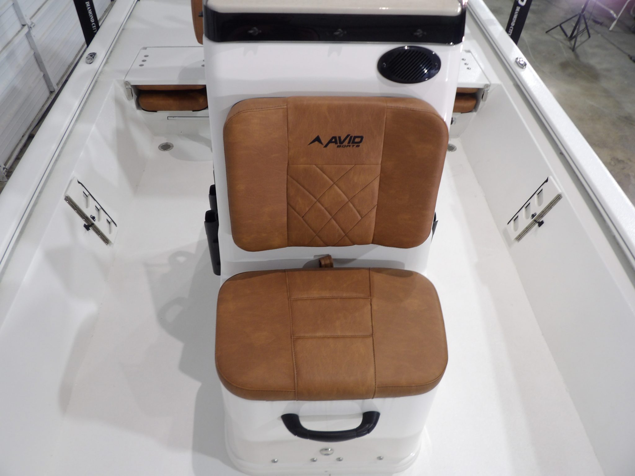 2025 19' AVID 19FSX - Premier Boating Centers $48,995 WS-177A