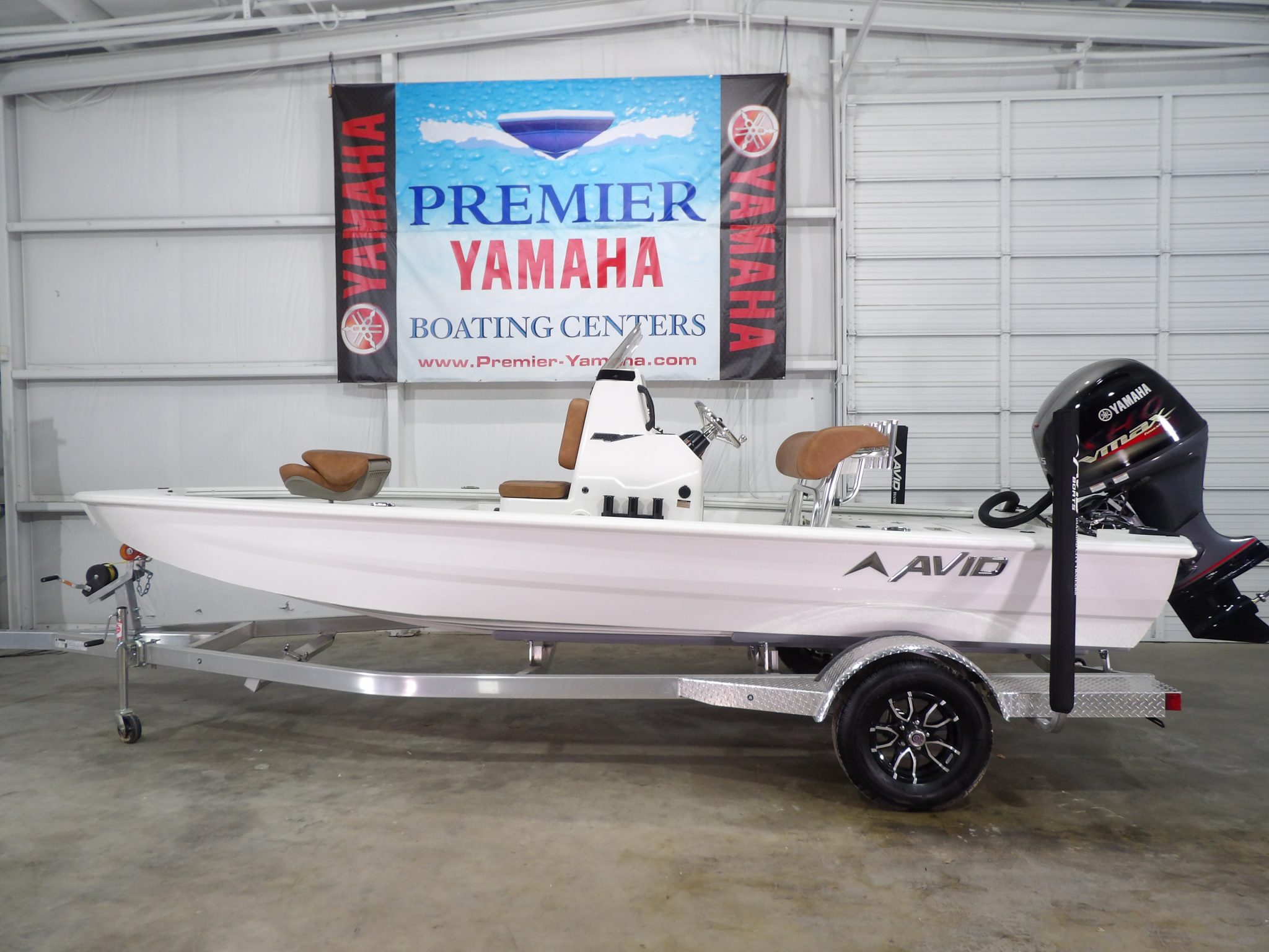 2025 19' AVID 19FSX - Premier Boating Centers