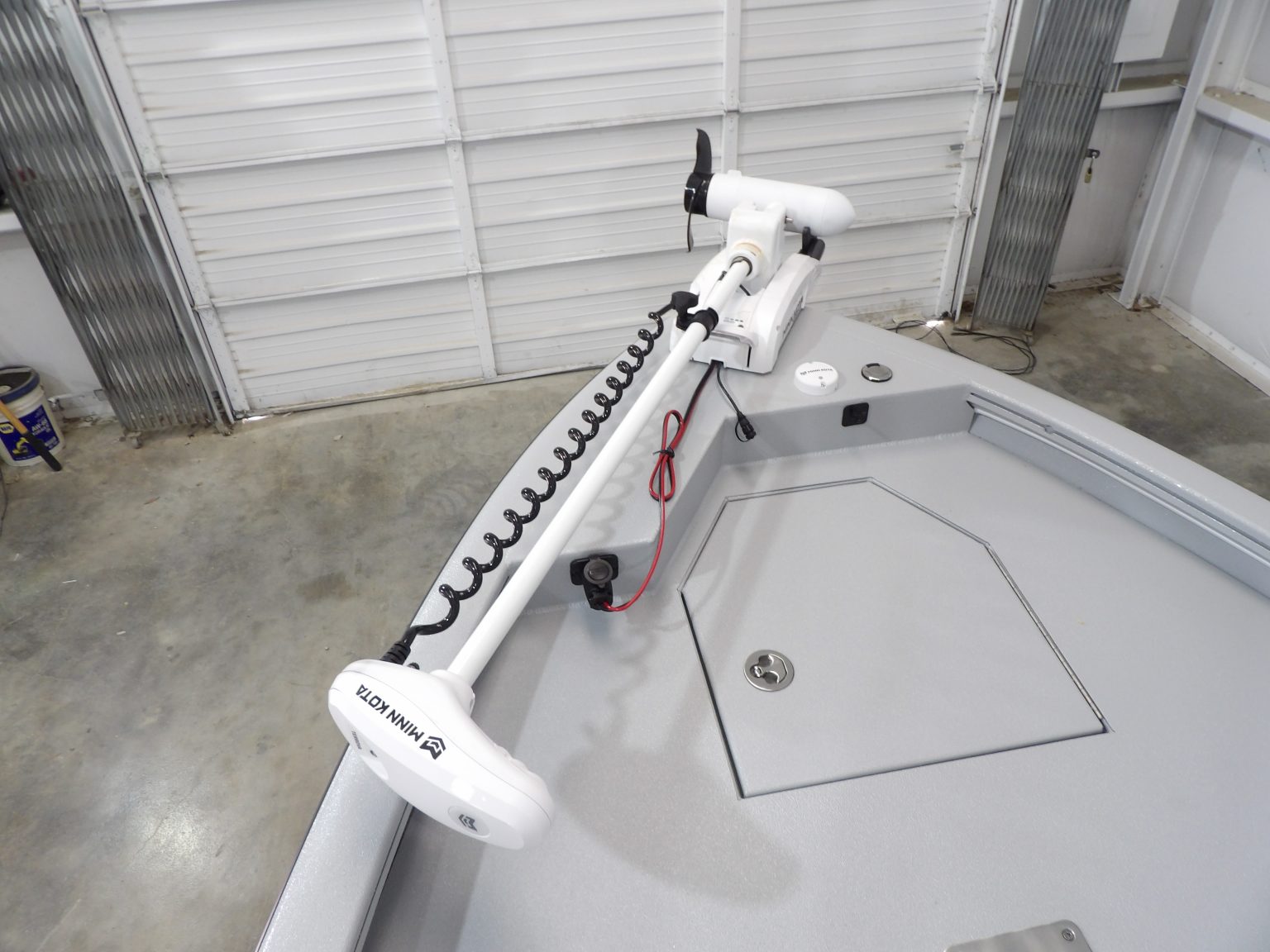 2025 23' AVID 23MAG - Premier Boating Centers $80,655 AVID-181