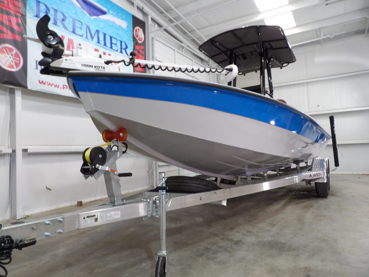 2025 23' AVID 23MAG - Premier Boating Centers $80,655 AVID-181