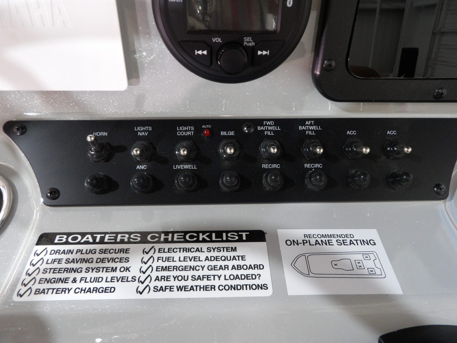 2025 23' AVID 23MAG - Premier Boating Centers $80,655 AVID-181