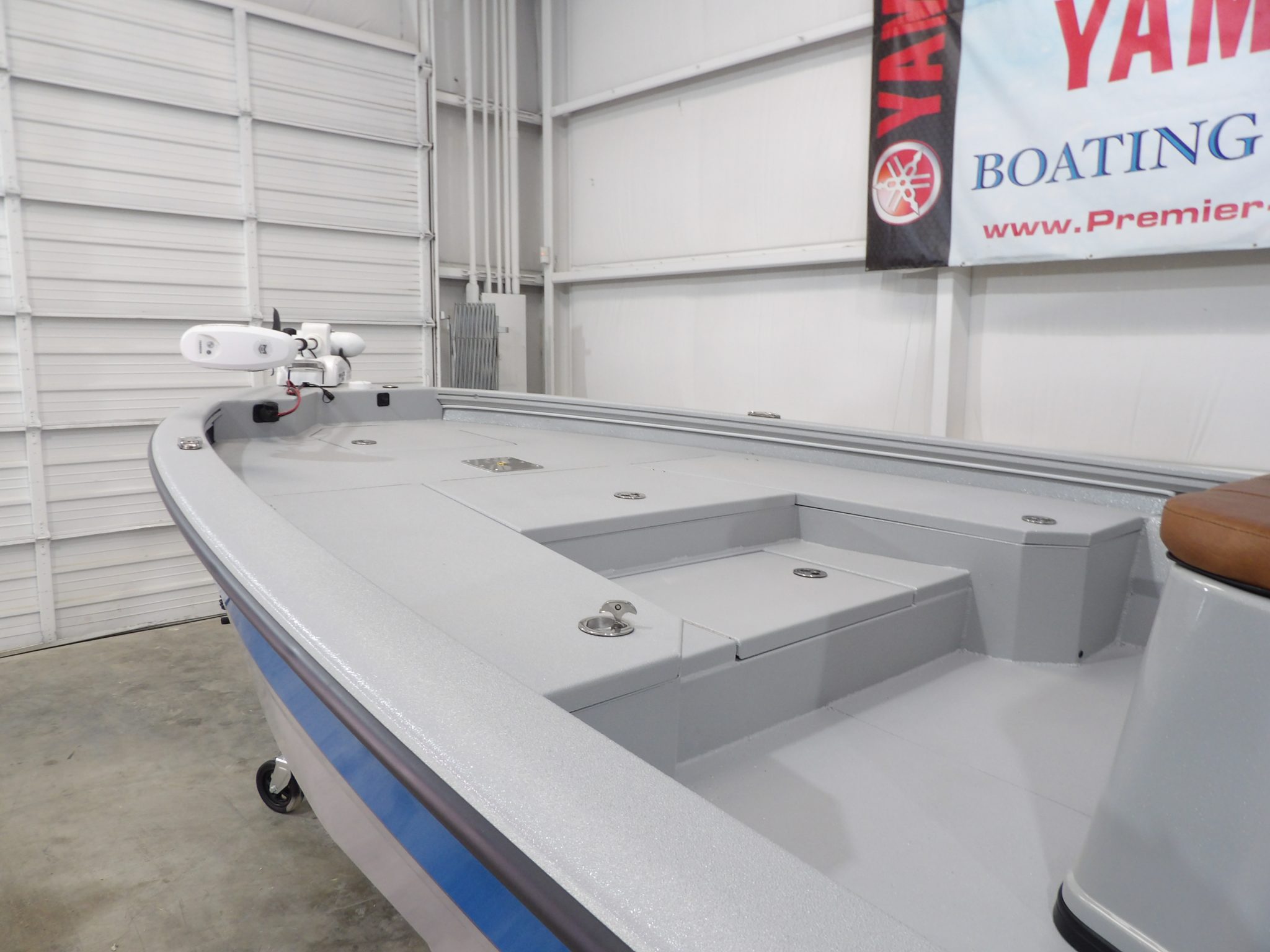 2025 23' AVID 23MAG - Premier Boating Centers $80,655 AVID-181