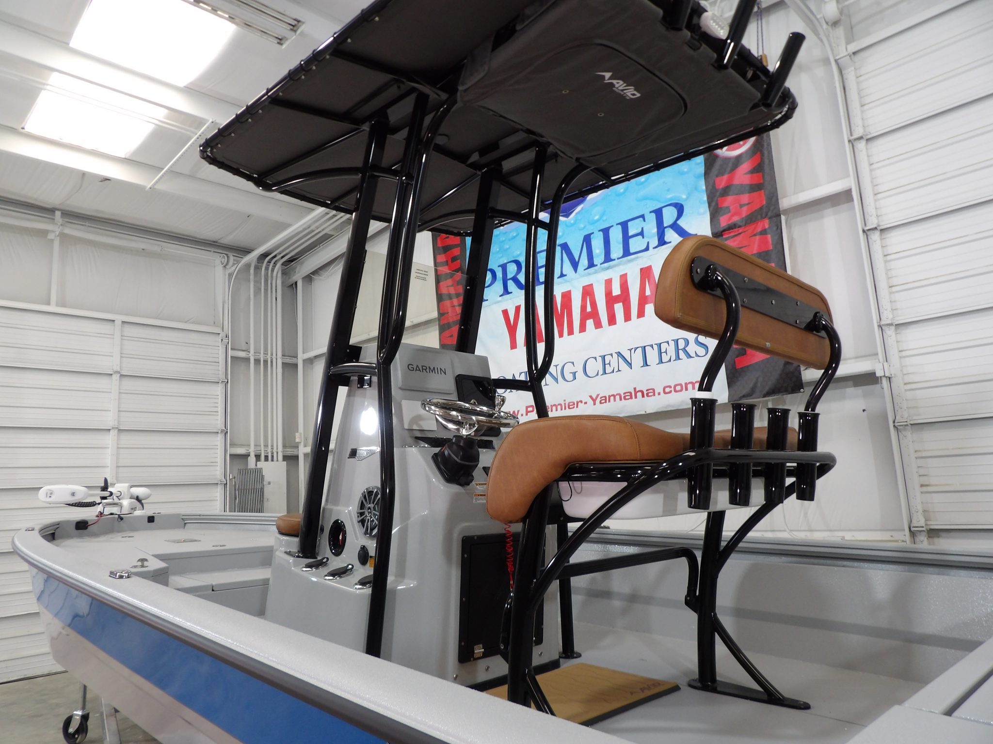 2025 23' AVID 23MAG - Premier Boating Centers $80,655 AVID-181