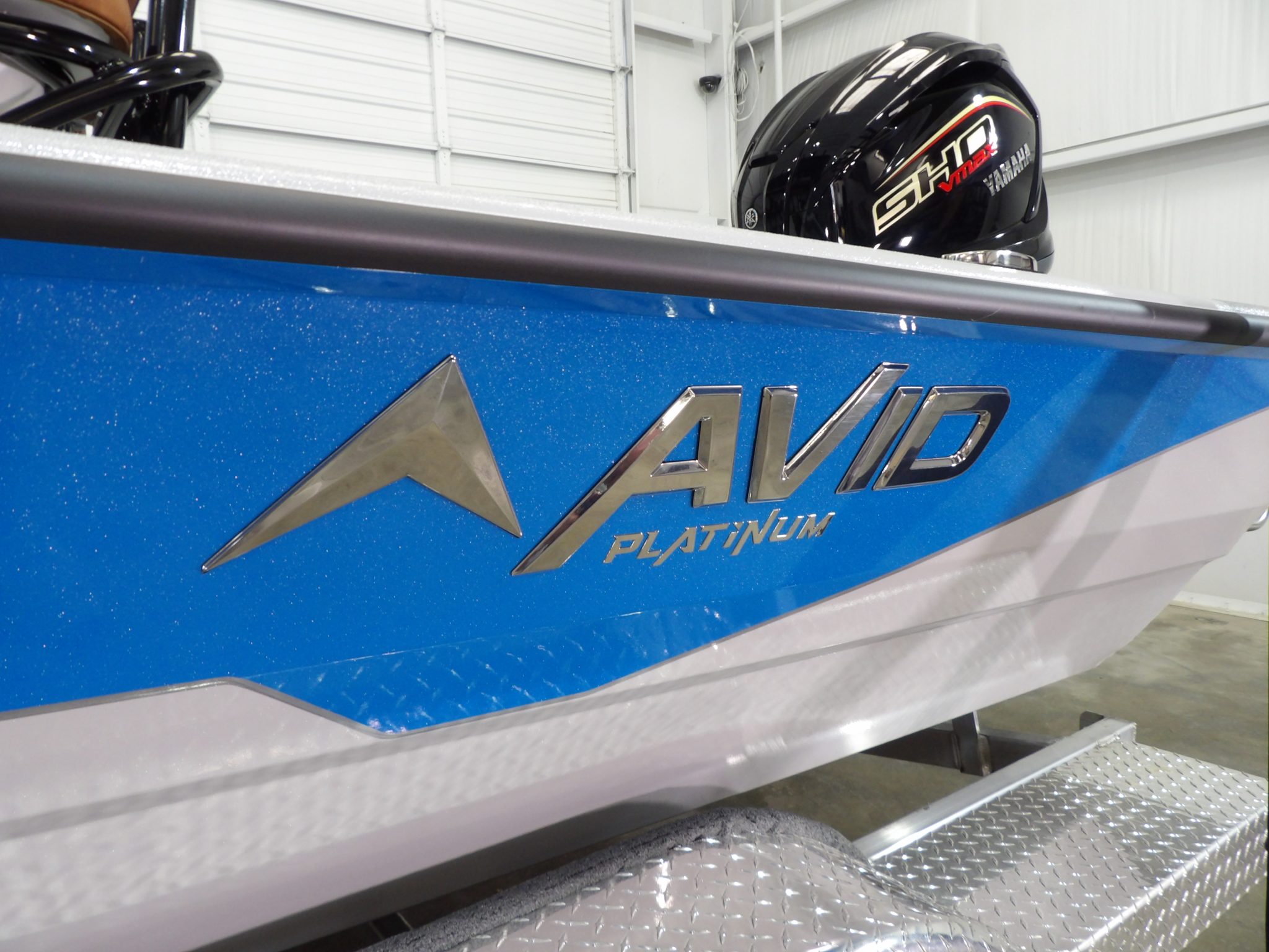 2025 23' AVID 23MAG - Premier Boating Centers $80,655 AVID-181