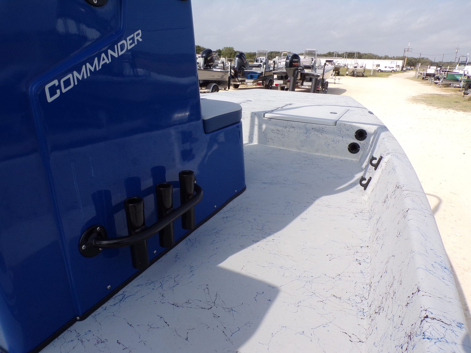 2025 21' FREEDOM COMMANDER 21 - Premier Boating Centers