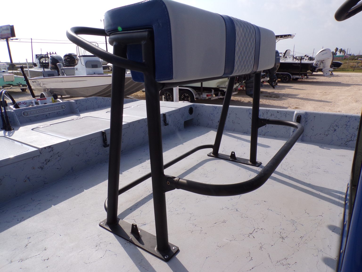 2025 21' FREEDOM COMMANDER 21 - Premier Boating Centers