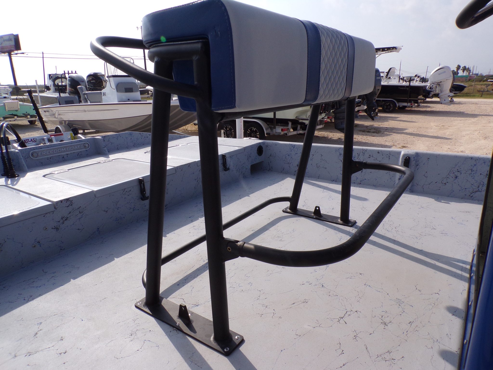 2025 21' FREEDOM COMMANDER 21 - Premier Boating Centers