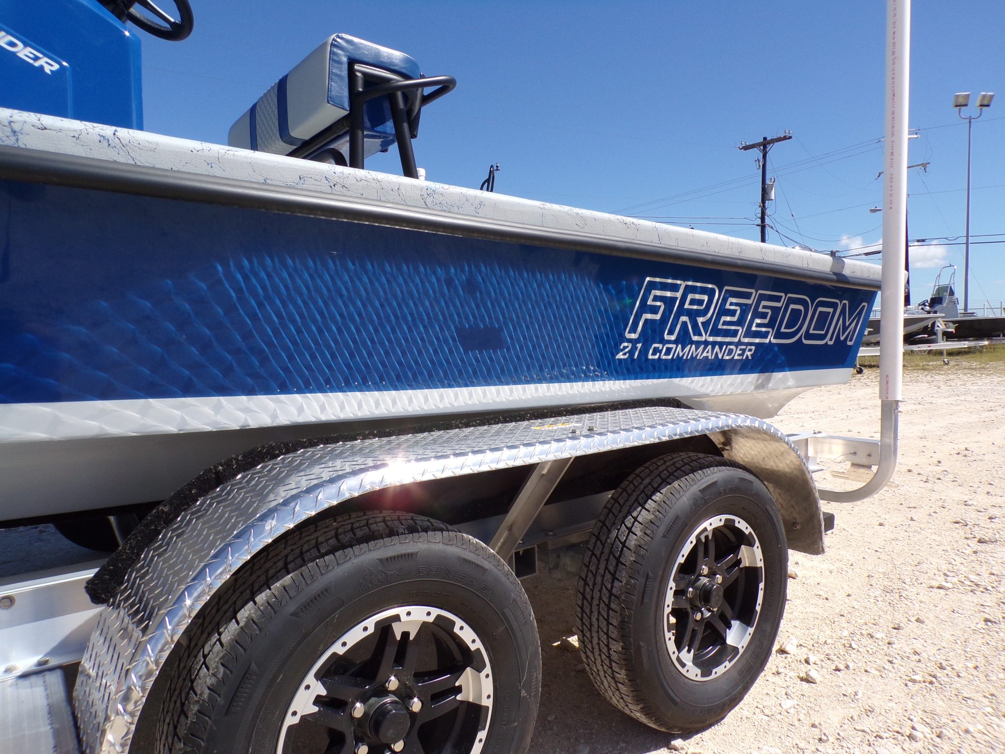 2025 21' FREEDOM COMMANDER 21 - Premier Boating Centers