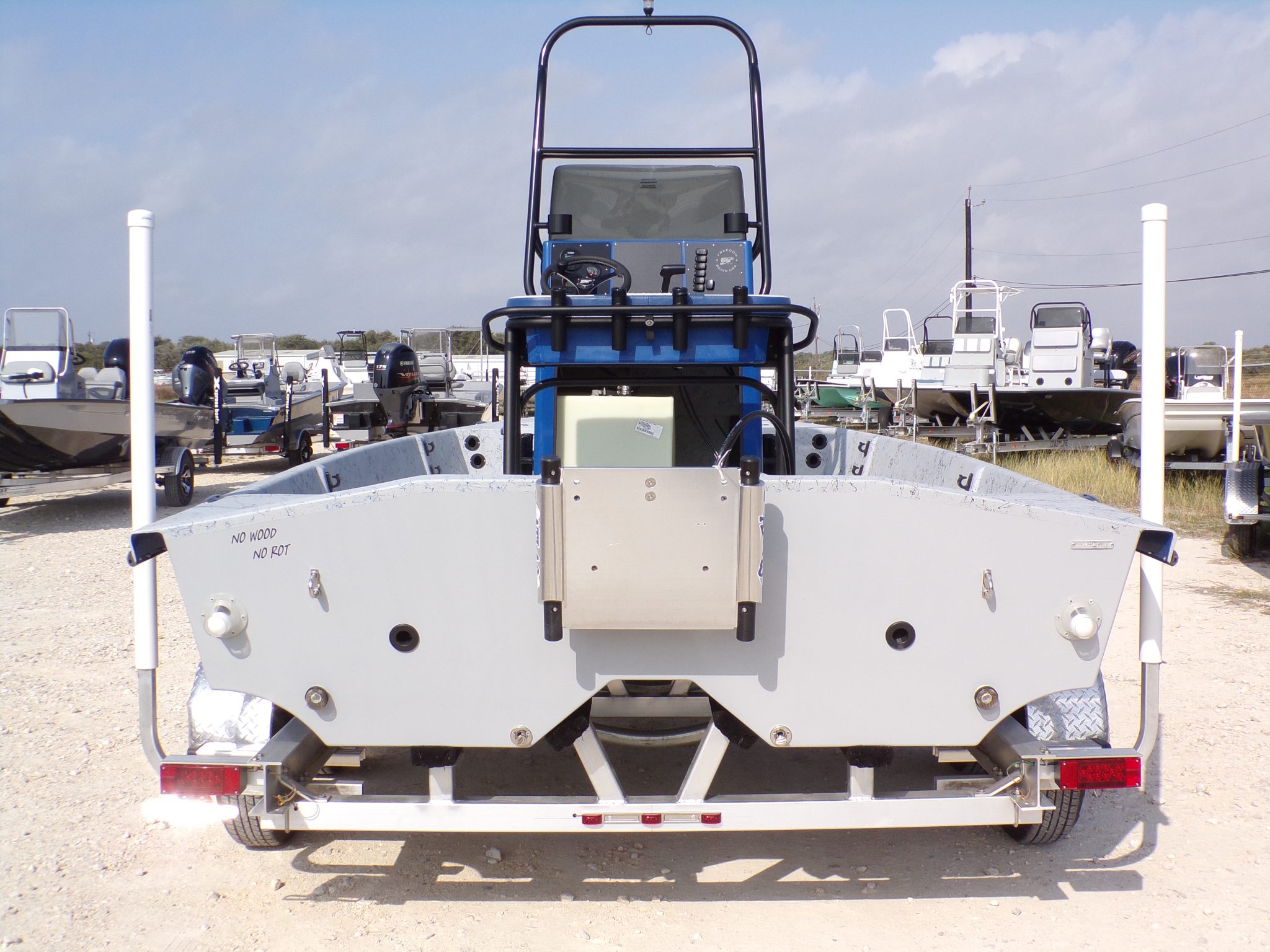 2025 21' FREEDOM COMMANDER 21 - Premier Boating Centers