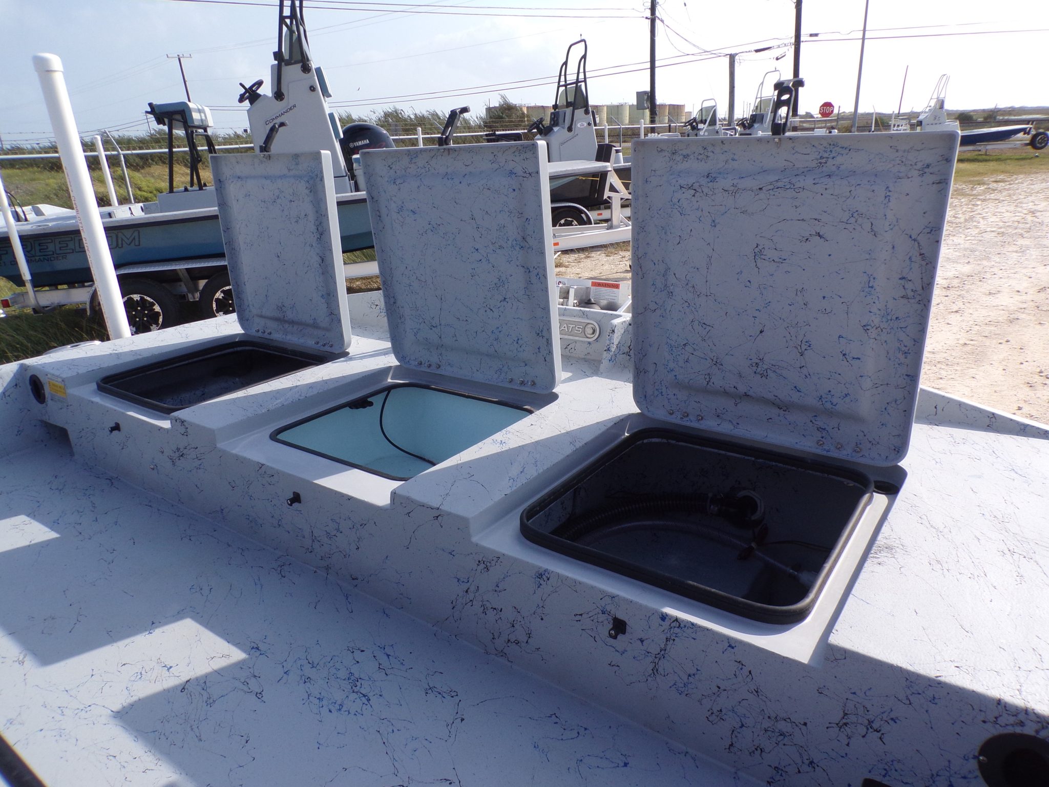 2025 21' FREEDOM COMMANDER 21 - Premier Boating Centers