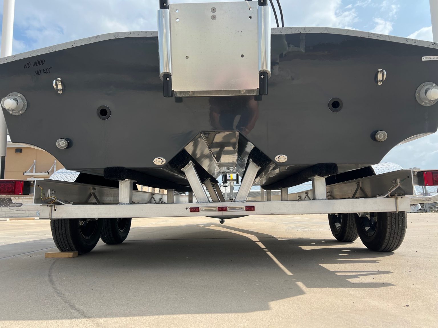 2025 21' FREEDOM COMMANDER 21 - Premier Boating Centers