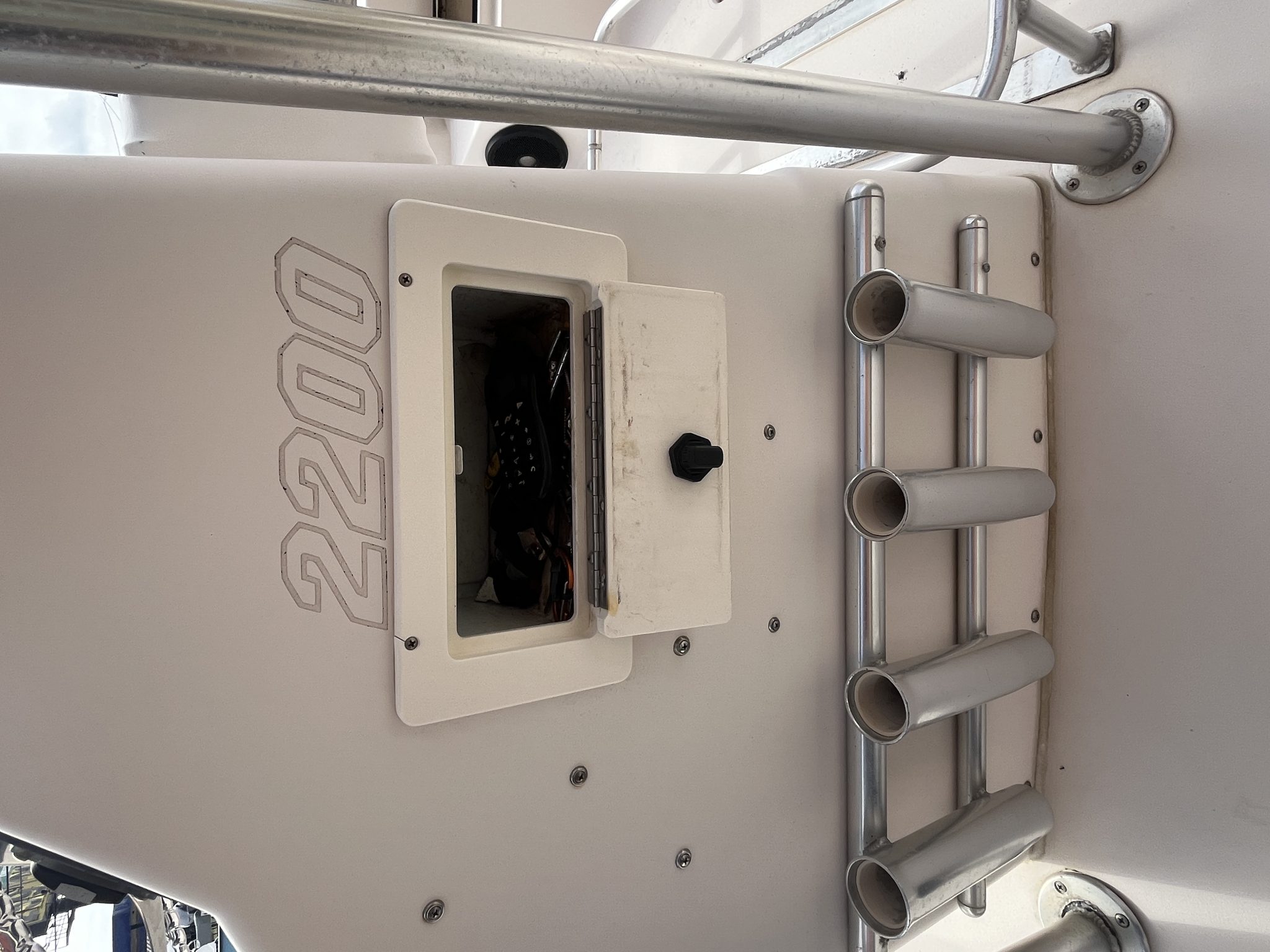 2004 22' PATHFINDER 2200 - Premier Boating Centers