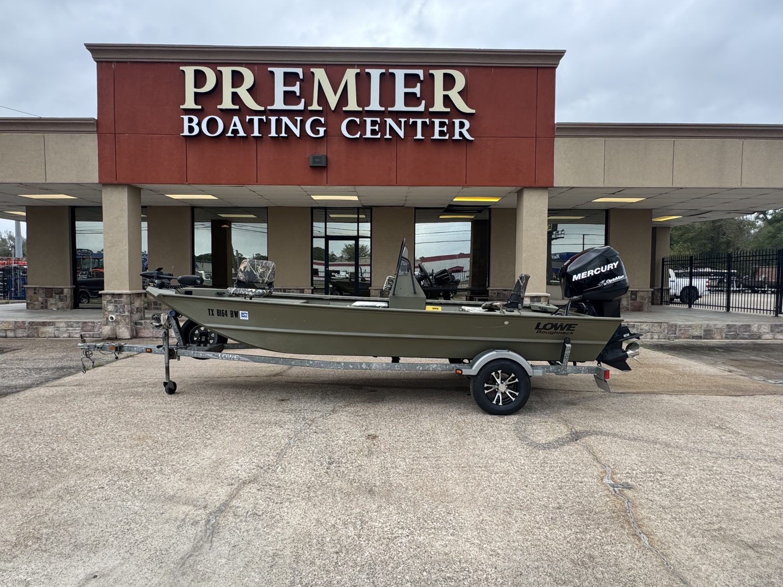 2012 LOWE 1860 ROUGHNECK - Premier Boating Centers $14,995 PRE-0387A