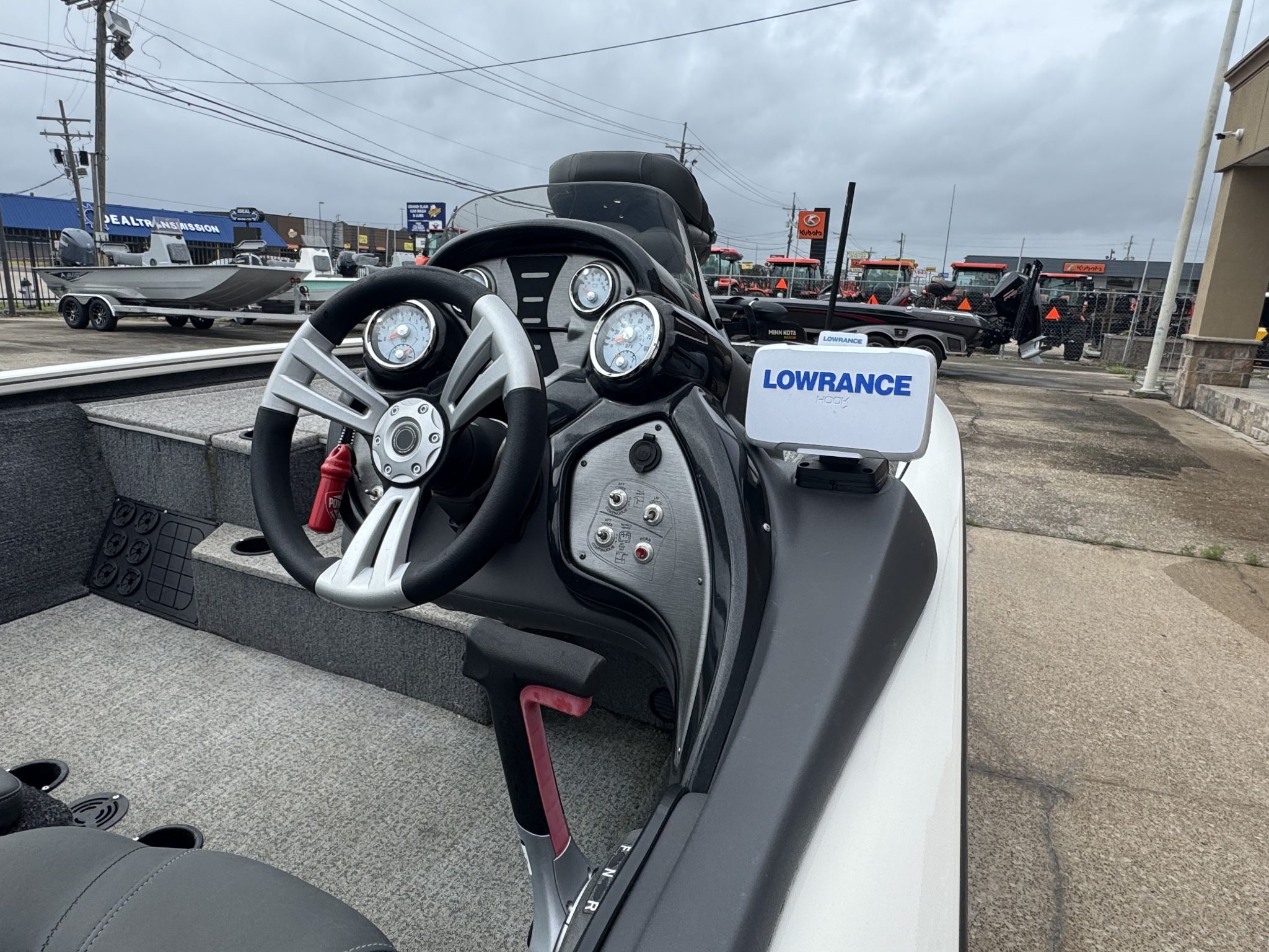 2020 19' TRACKER PT195TE - Premier Boating Centers $25,995 PRE-0329A