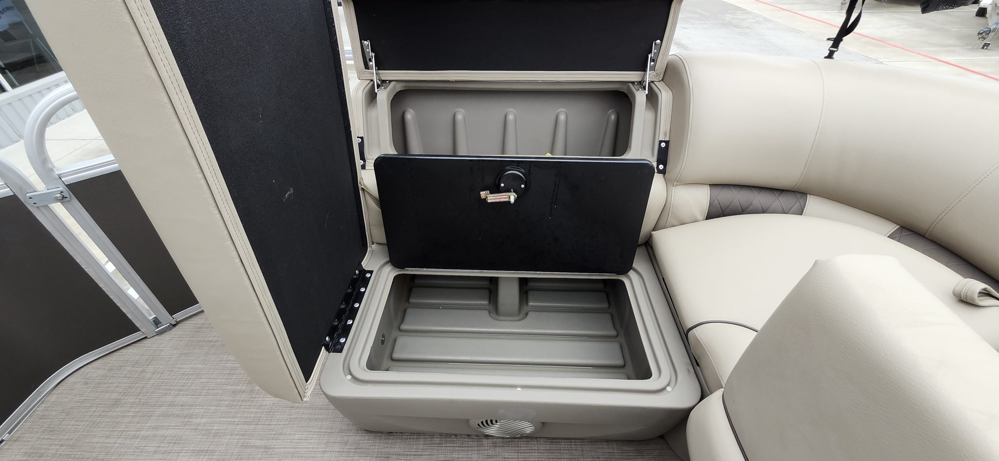 2021 22' SUNTRACKER 20DLX - Premier Boating Centers