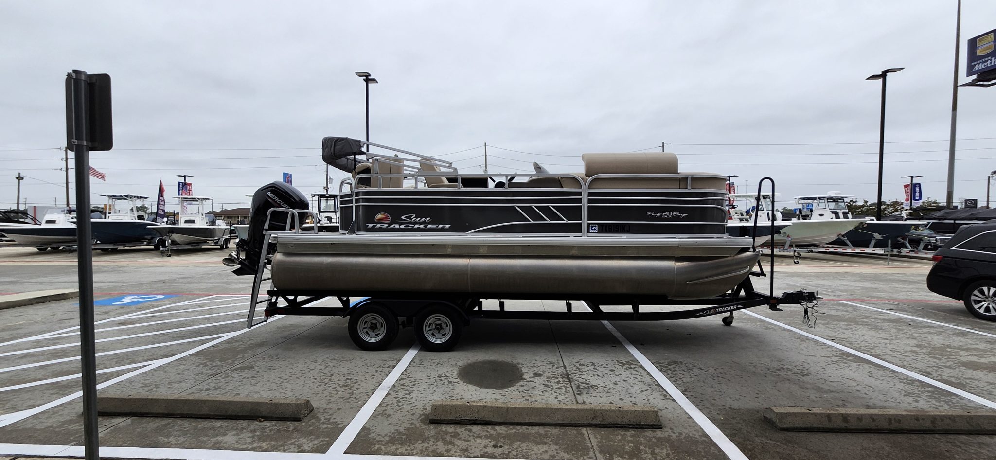 2021 22' SUNTRACKER 20DLX - Premier Boating Centers