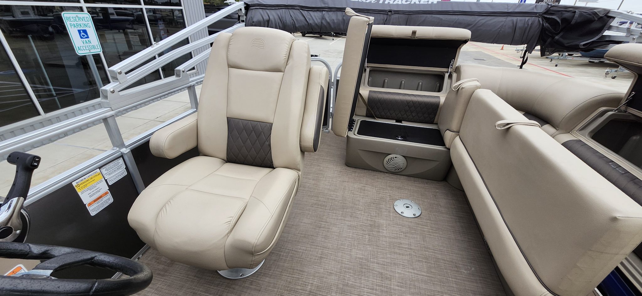 2021 22' SUNTRACKER 20DLX - Premier Boating Centers