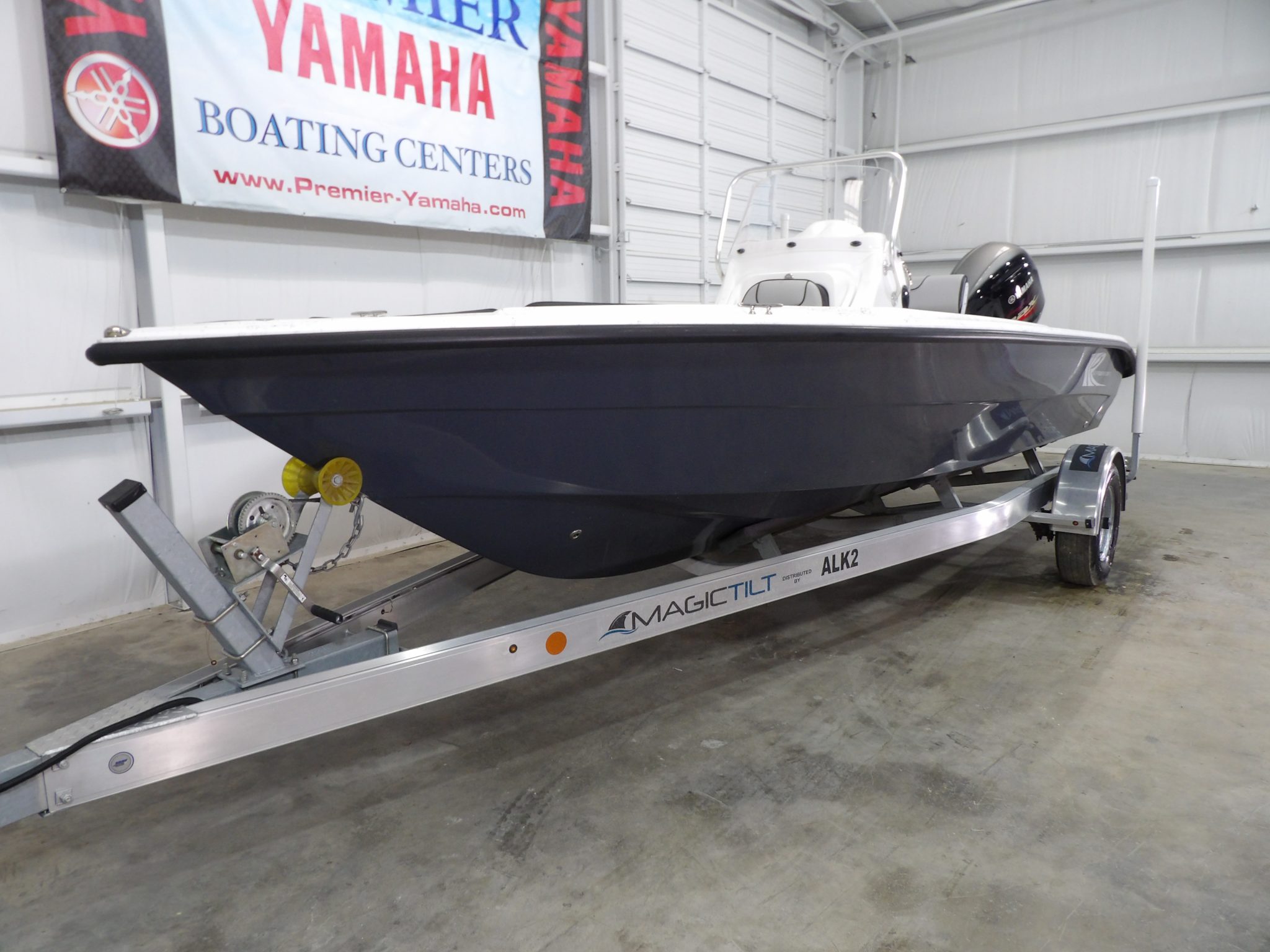 2025 25' PATHFINDER 2500 HYBRID - Premier Boating Centers