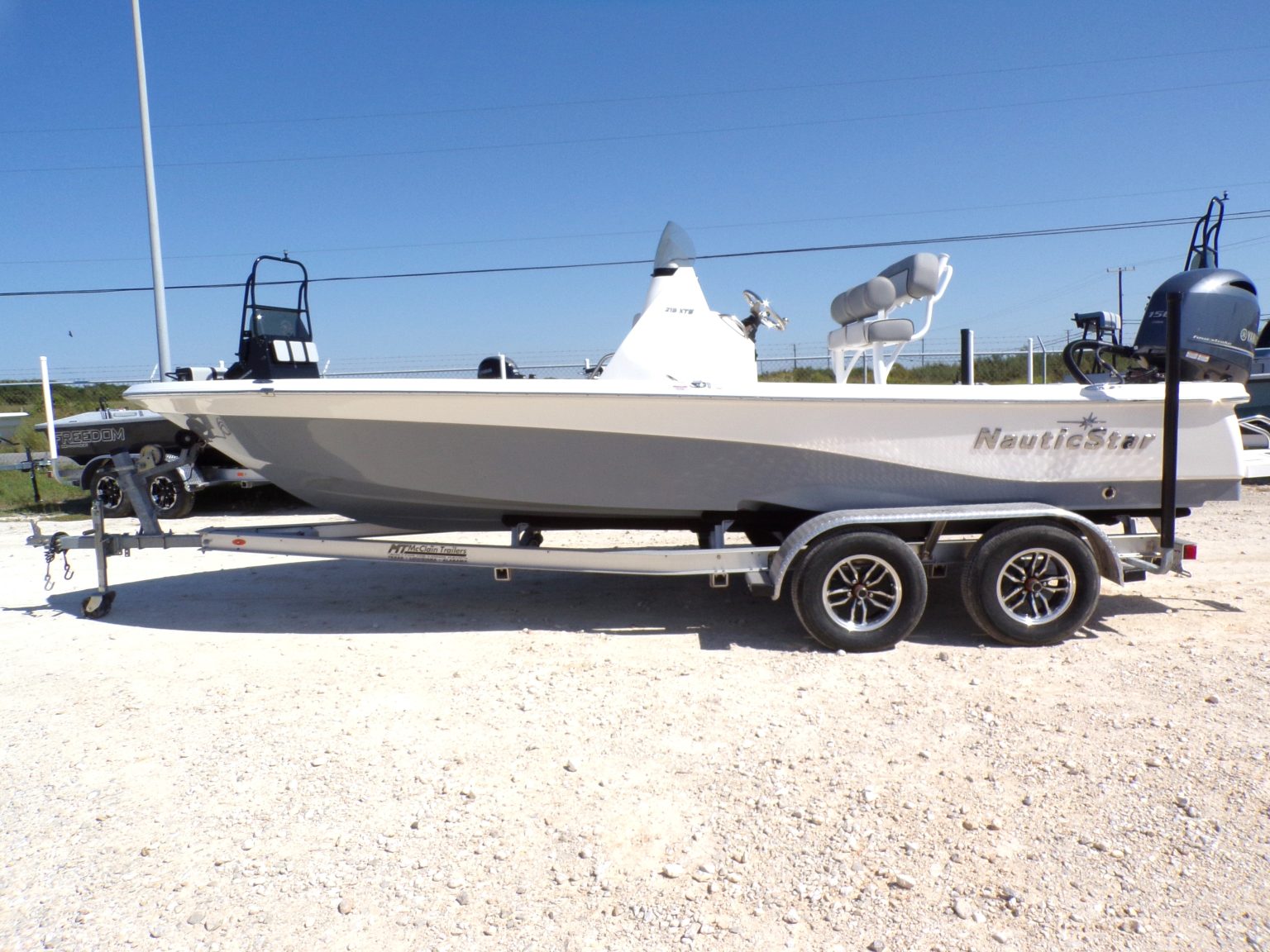 2023 21' NAUTIC STAR 215XTS - Premier Boating Centers