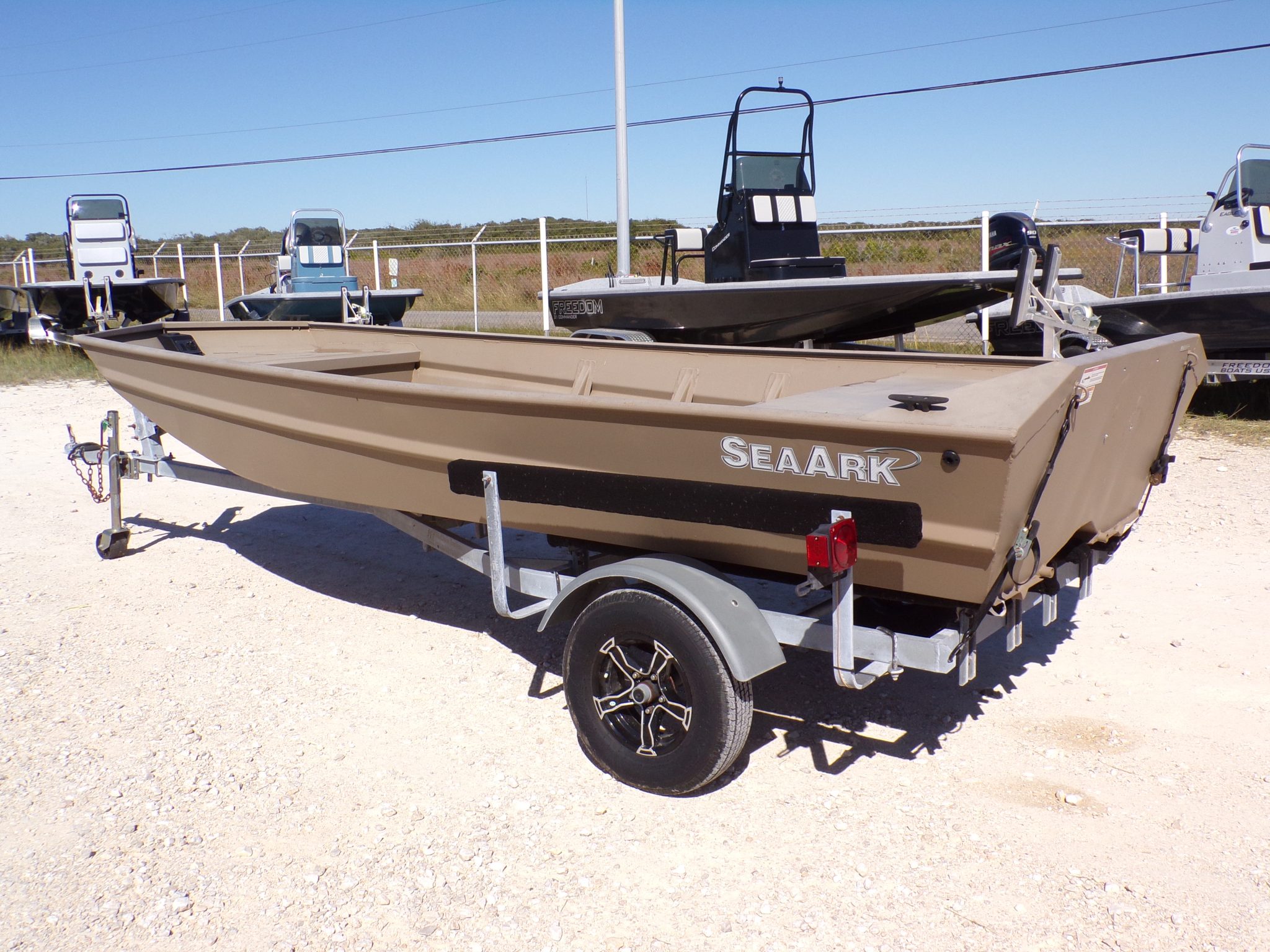 2023 16' SEAARK 1652 MVT - Premier Boating Centers