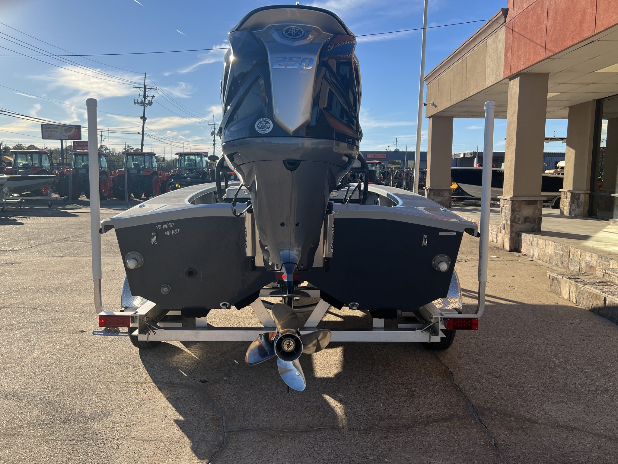 2025 23' FREEDOM WARRIOR 23 - Premier Boating Centers