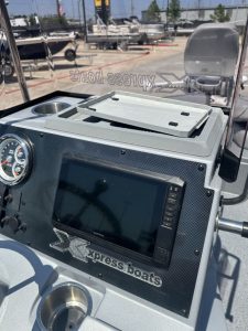 2024 20' XPRESS H20 BAY - Premier Boating Centers $36,228 XP-047