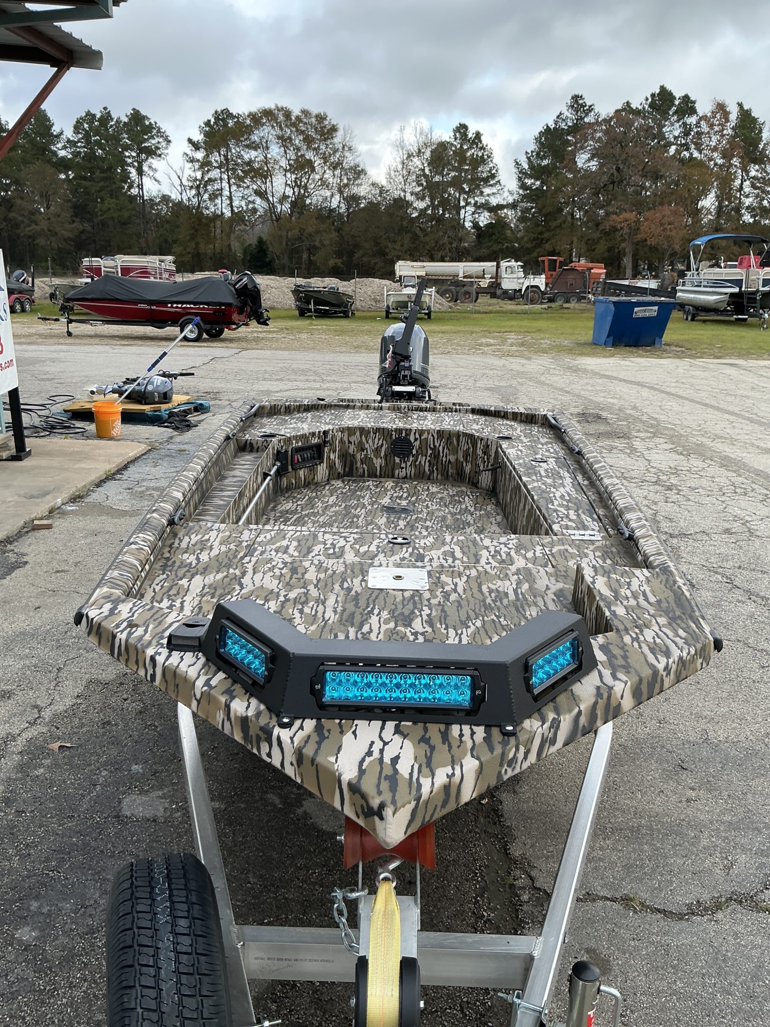 2025 16' AVID 16 COMMANDER - Premier Boating Centers