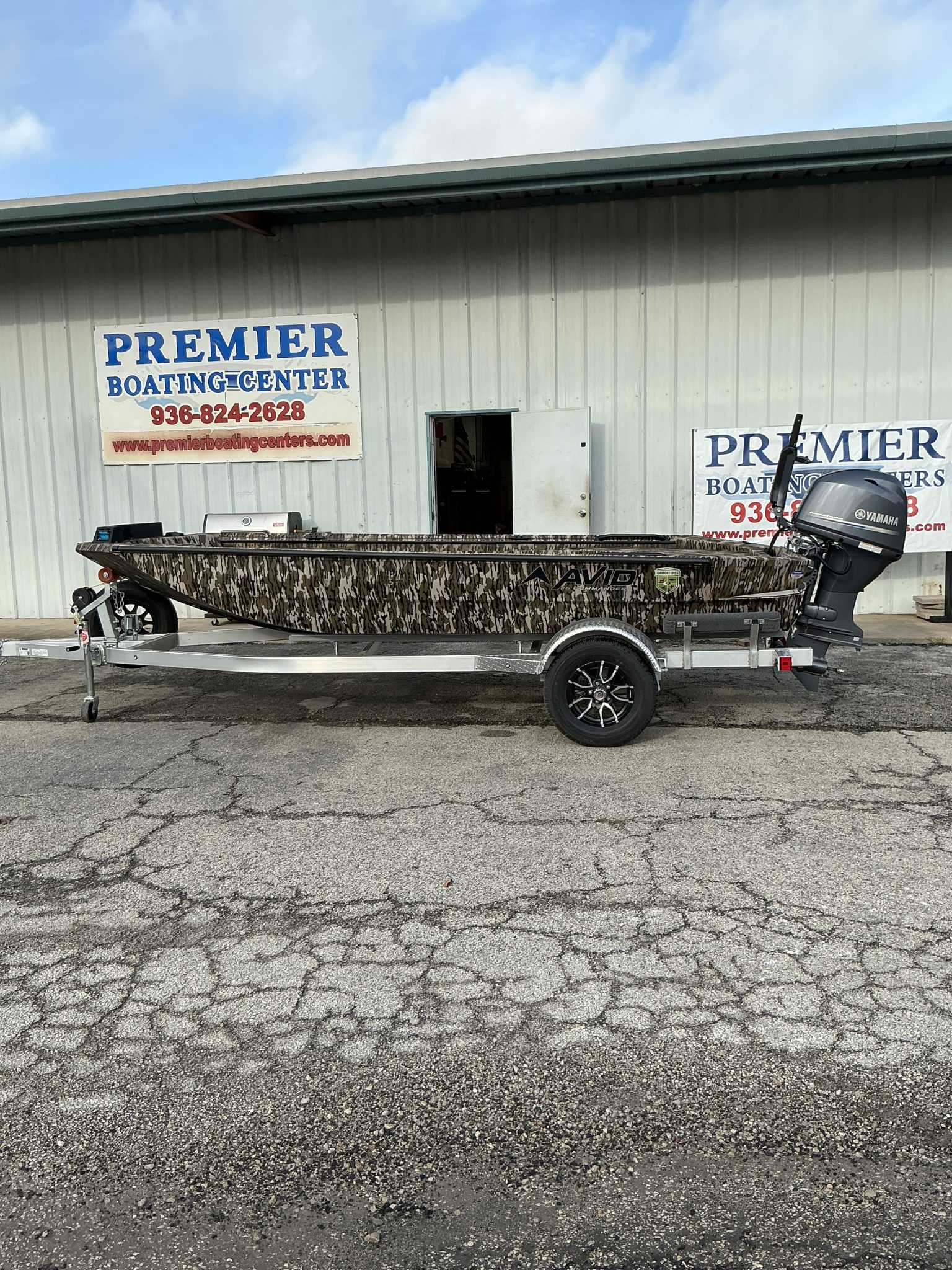 2025 16' AVID 16 COMMANDER - Premier Boating Centers