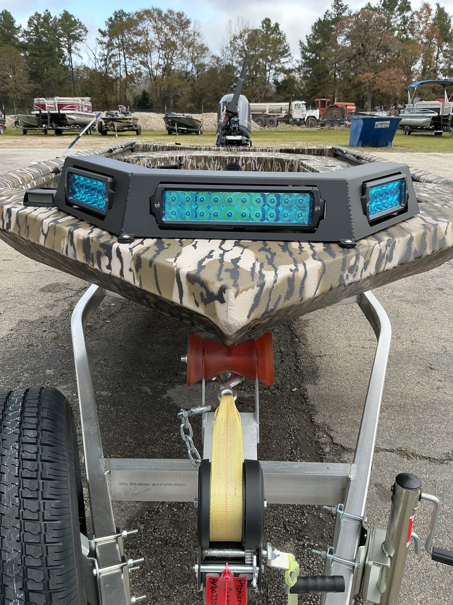 2025 16' AVID 16 COMMANDER - Premier Boating Centers