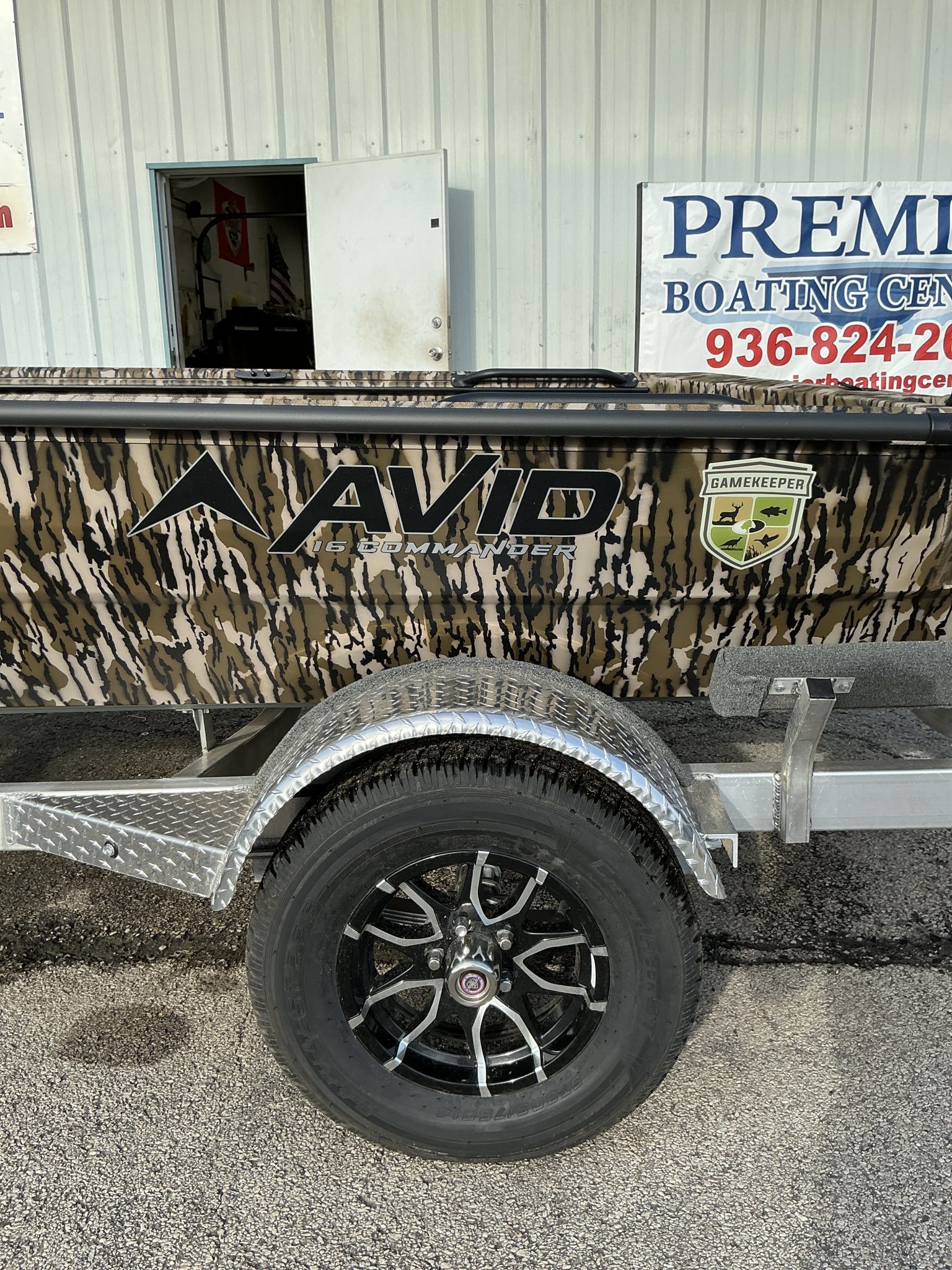 2025 16' AVID 16 COMMANDER - Premier Boating Centers
